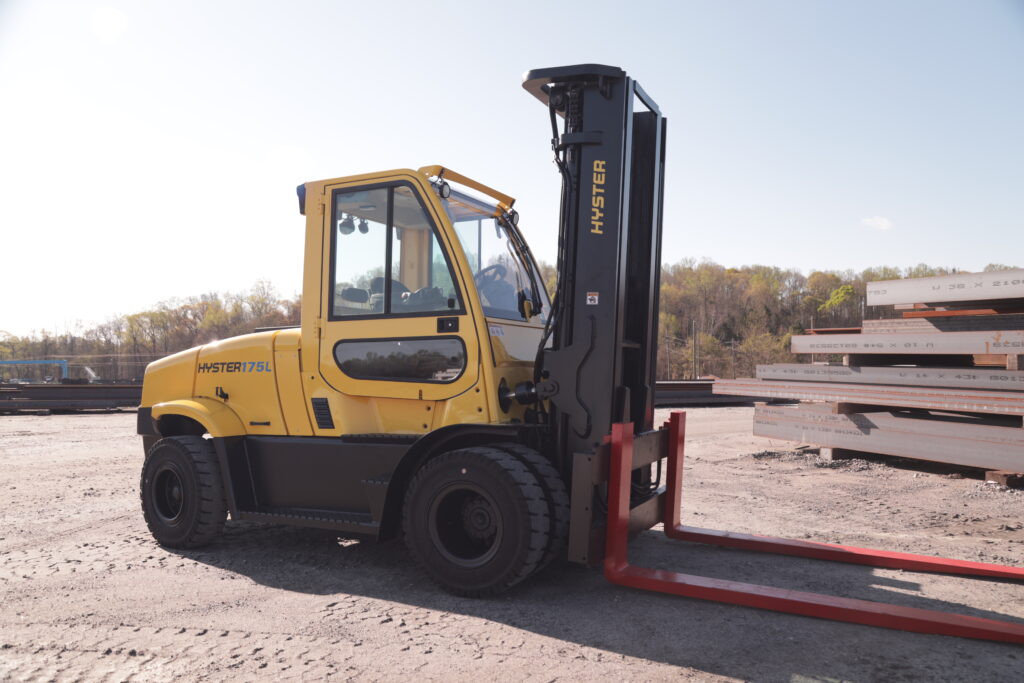 Hyster wins award for high-capacity electric forklift - IndMacDig ...